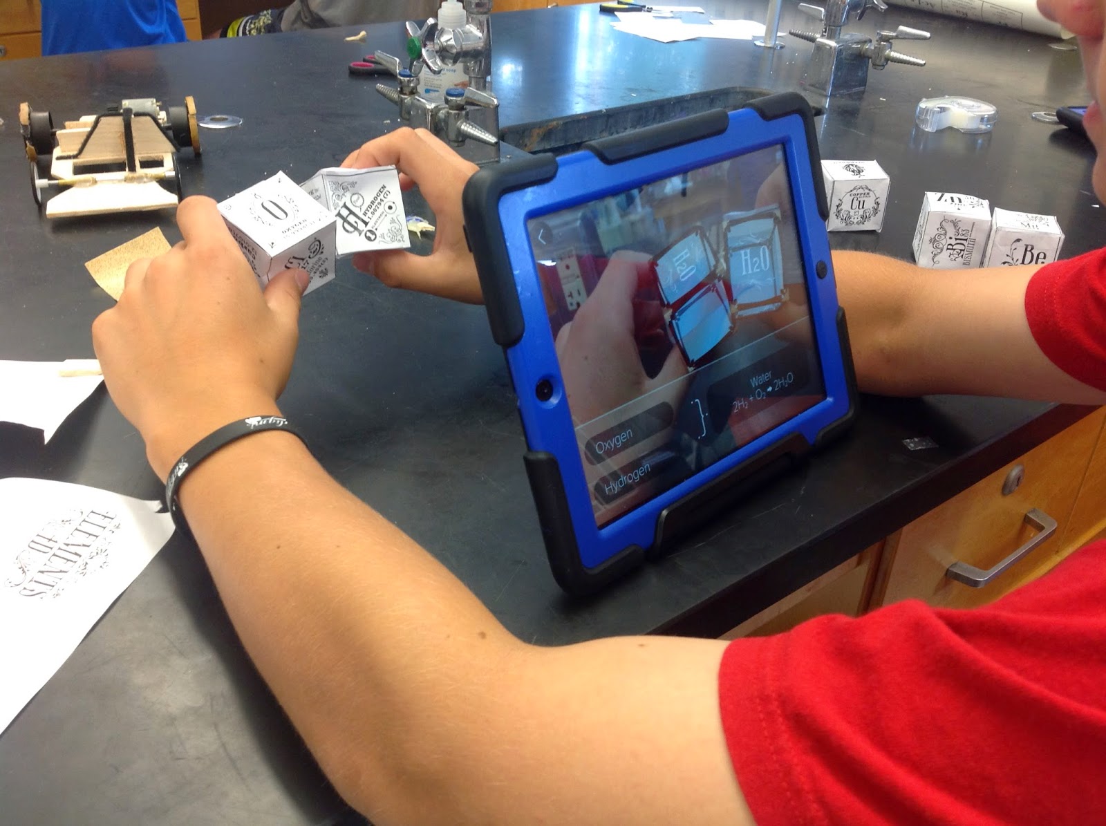 Musings from the science classroom : Augmented Reality with Elements 4D