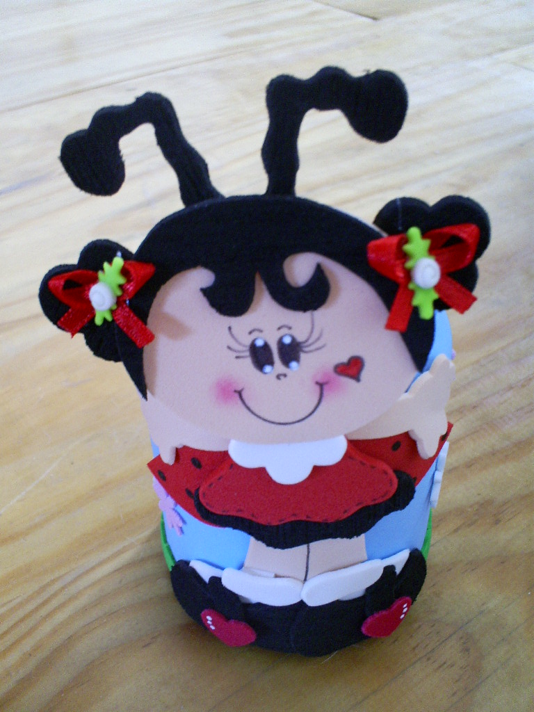 Marisca: POTES DECORADOS DE EVA