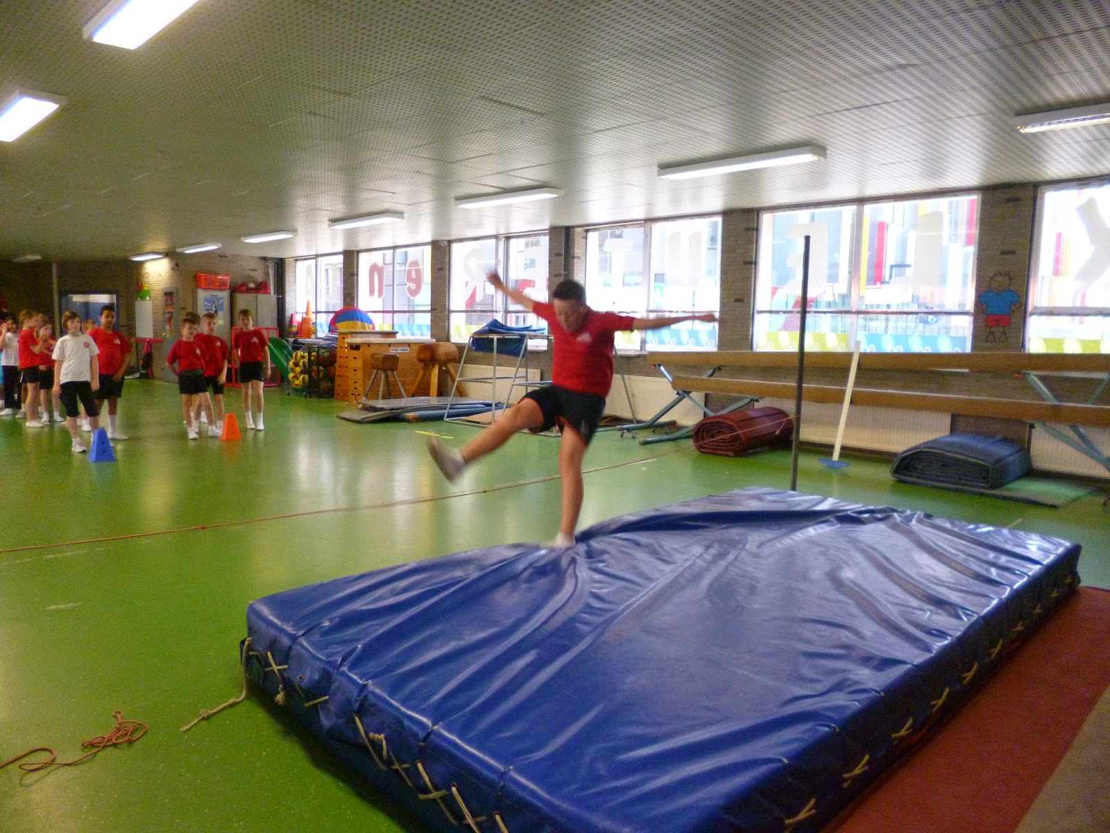 Sport is Fun: Hoogspringen : Schaarsprong (tweede graad)