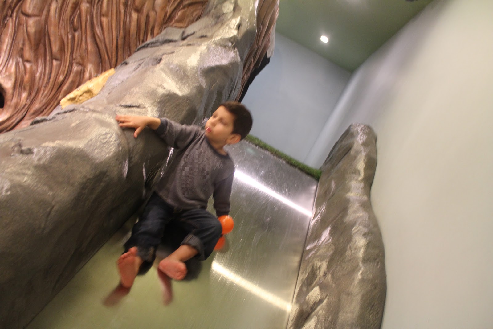 Niam's World: Going on a bear hunt! Big Dark cave...