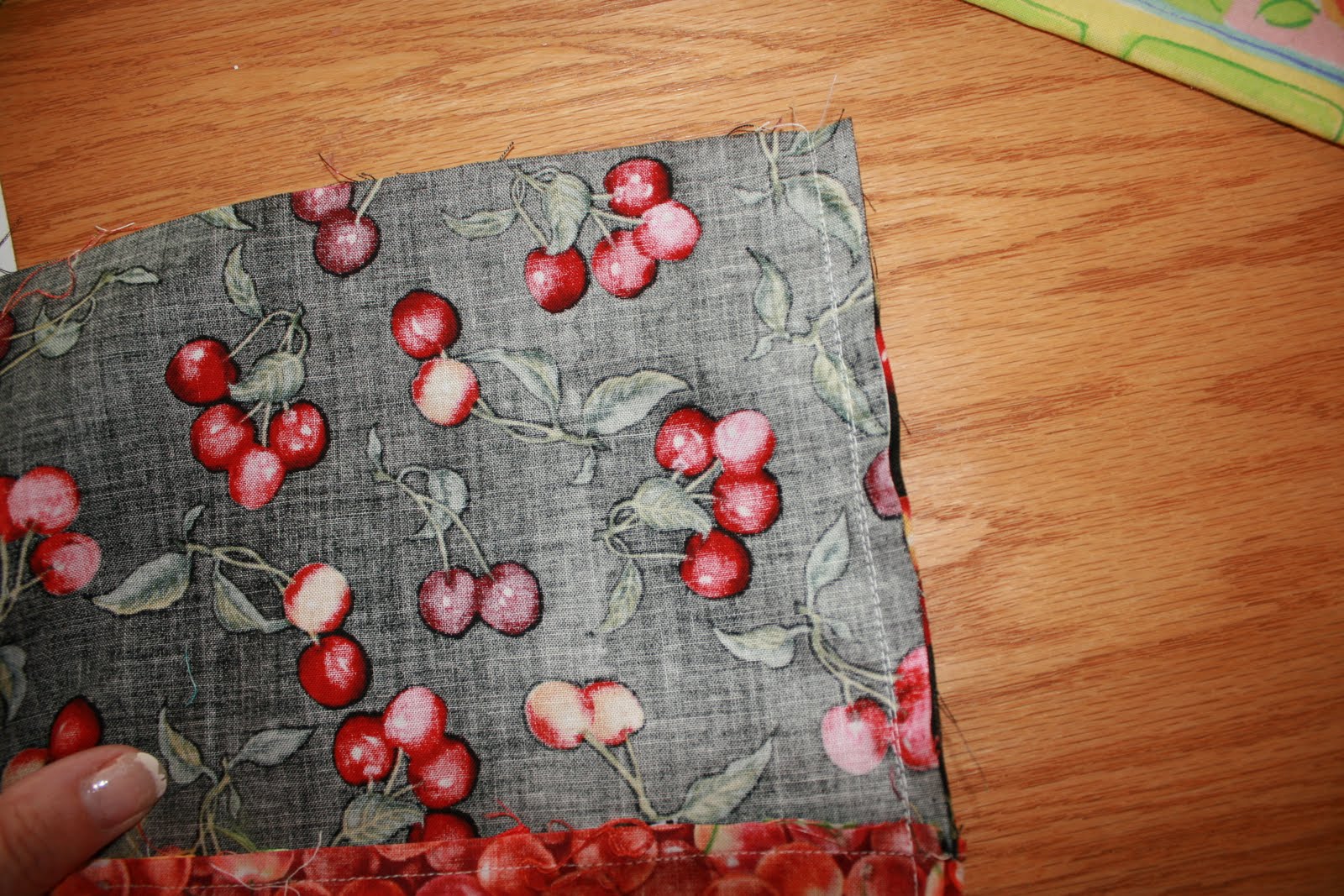 Buzzing and Bumbling: Lunch Bag or Purse Tutorial and a Giveaway!