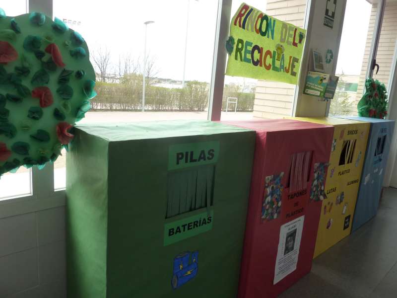 Children Protecting the Planet: Our recycling corner