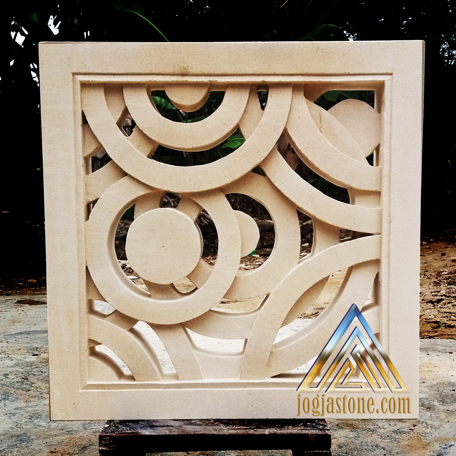 Roster persegi motif lingkaran