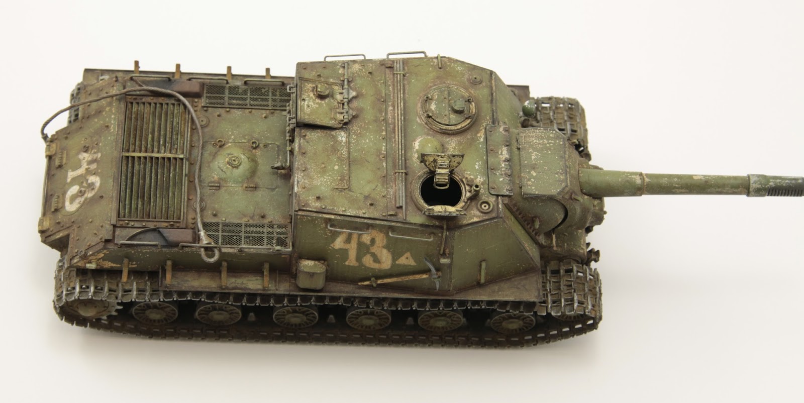 MODEL SECTOR: Ciężkie działo samobieżne ISU-152 (galeria)