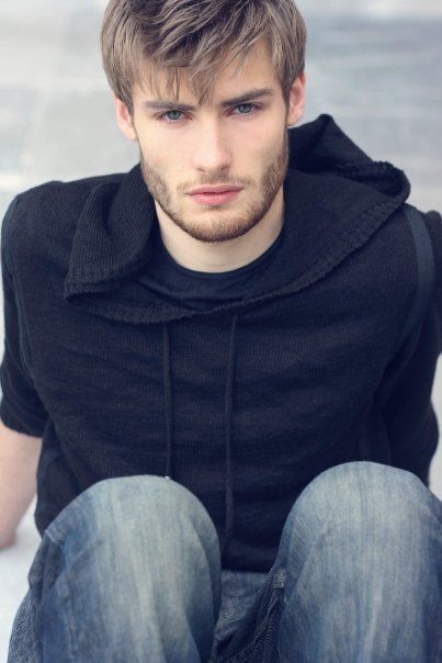 FOTOS DE HOMBRES GUAPOS