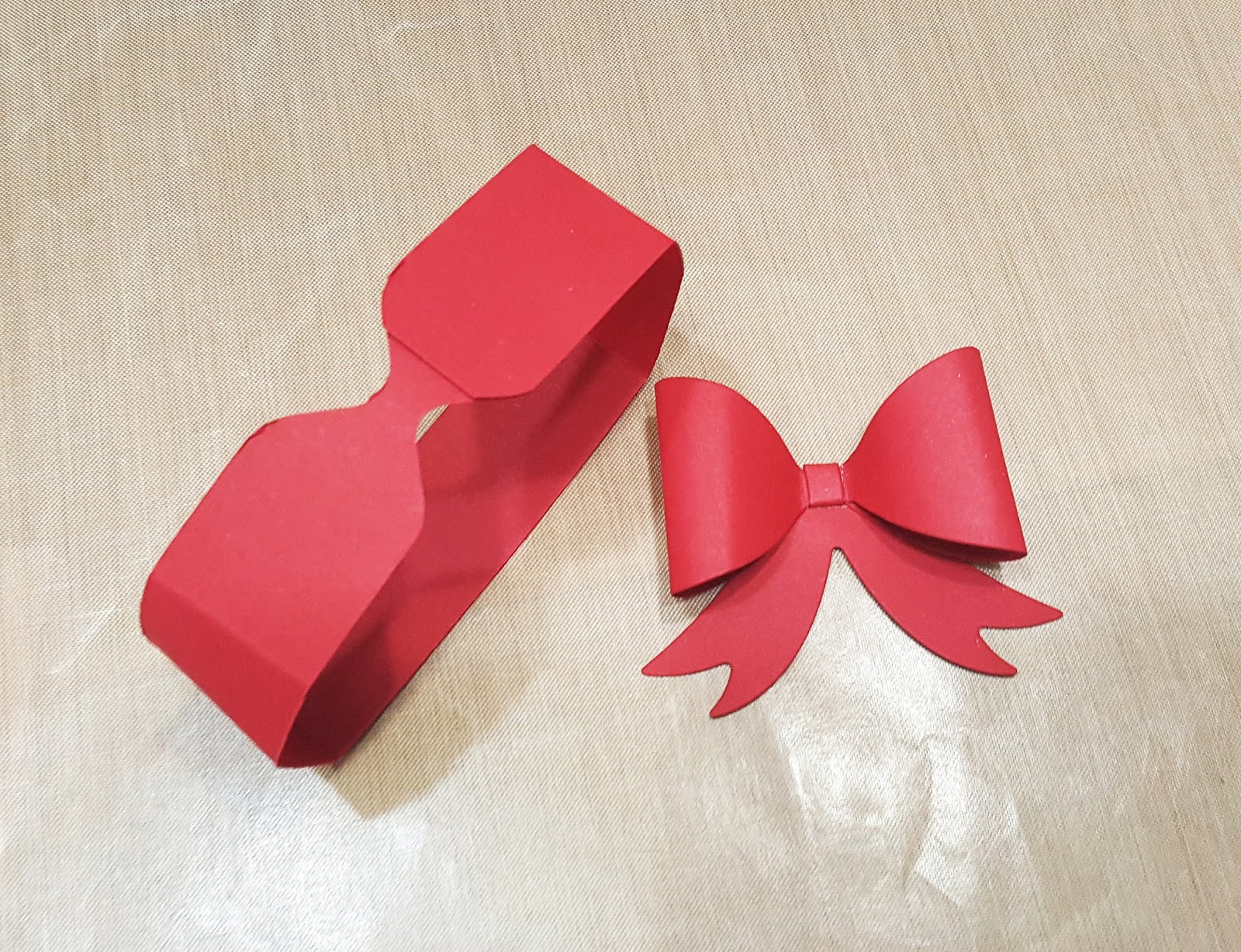 Gift Presentation with Die-Cuts | Picture Life