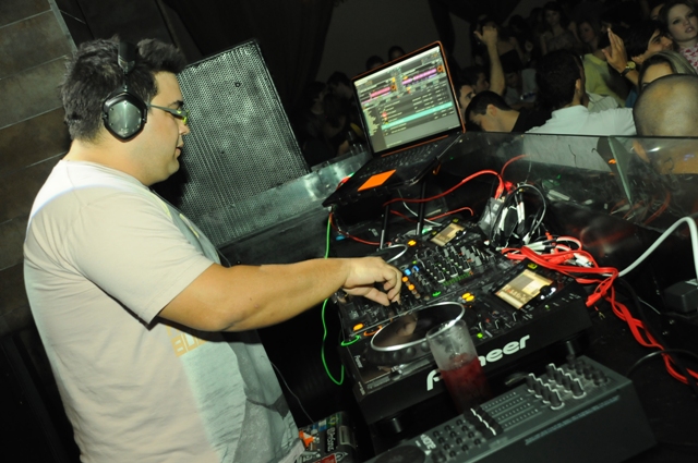 REVISTA ESTREIA : GOIÂNIA: ANDRÉ MARQUES AGITA SEDNA LOUNGE NESTE ...