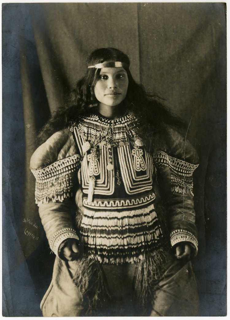 White Wolf : Rare Century-old images of the Inuit people by the country ...