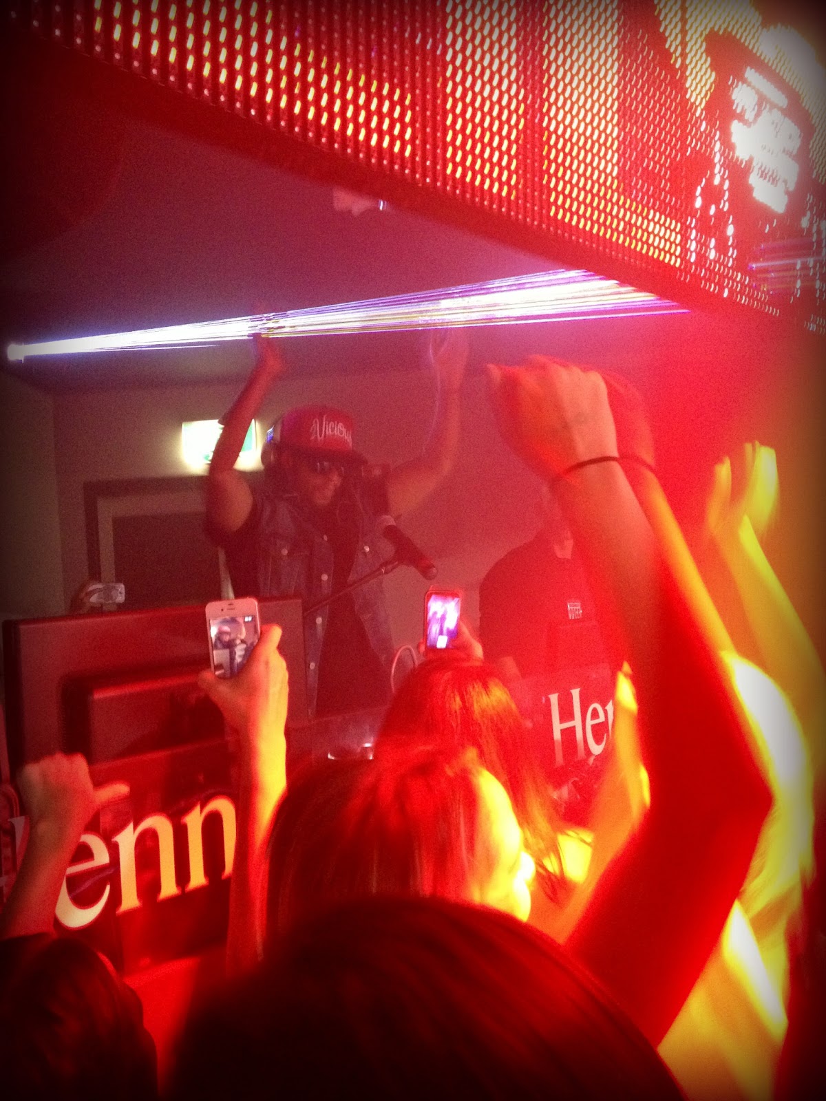 Aqua Em: From Crunk to Currumbin, a Gold Coast Caper!