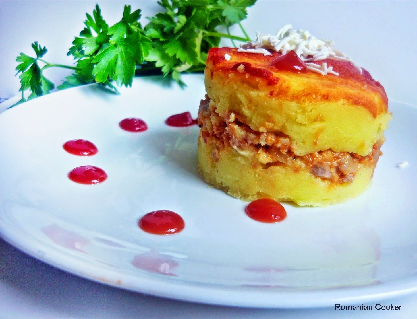 RomanianCookBook: Musaca de piure cu carne tocata