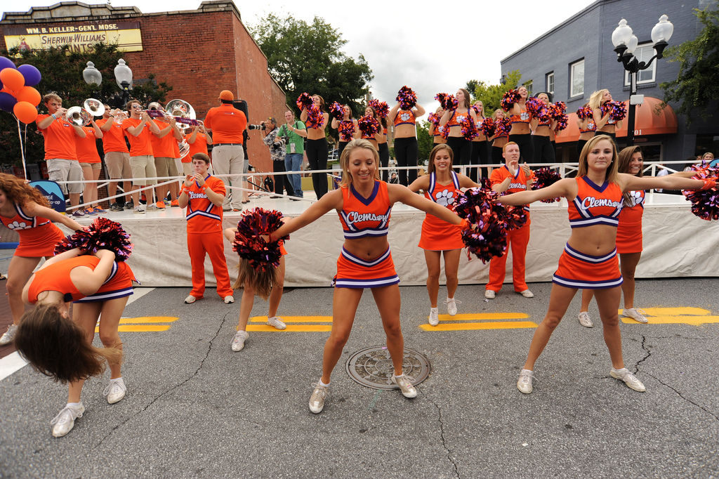 Clemson Cheerleaders Welcome Students Back to School | STORIES WALL ...
