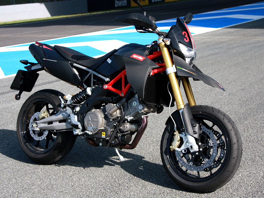 auto stark bikes: Aprilia Dorsoduro 750 wallpapers