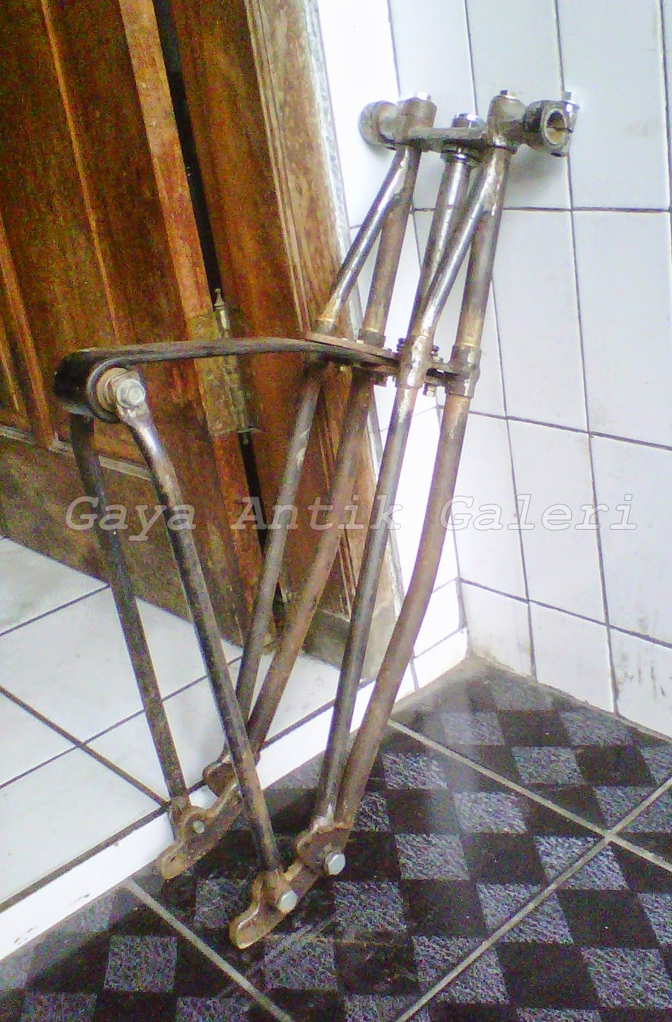 Gaya Antik Galeri : Fork Depan Cangkrang Per Daun Model Indian # 5