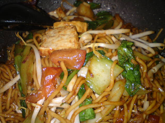 Cooking Pleasure: Stir Fry Sweet Sour Yellow Noodles