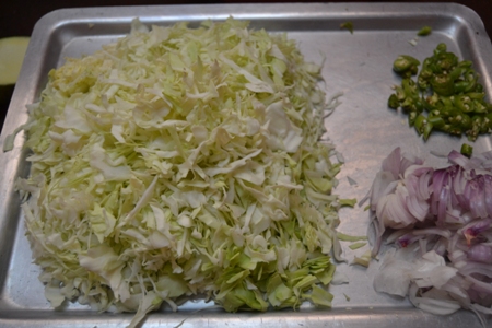 Vaniensamayalarai: Cabbage Poriyal / Muttakos Curry