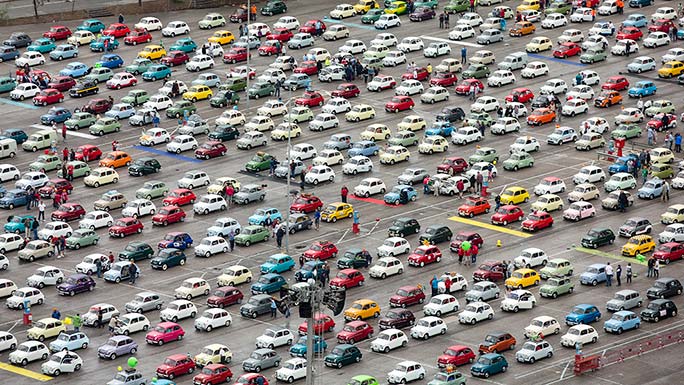 World's Largest Parade Of Cars Takes Place In Spain!! - the Marvelous Facts