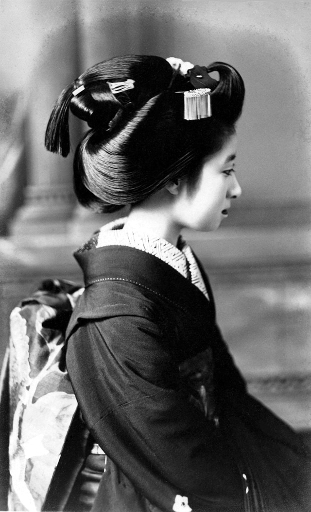 Shimada Hairstyle: The Lovely Traditional Hairdo of Japanese Women ...