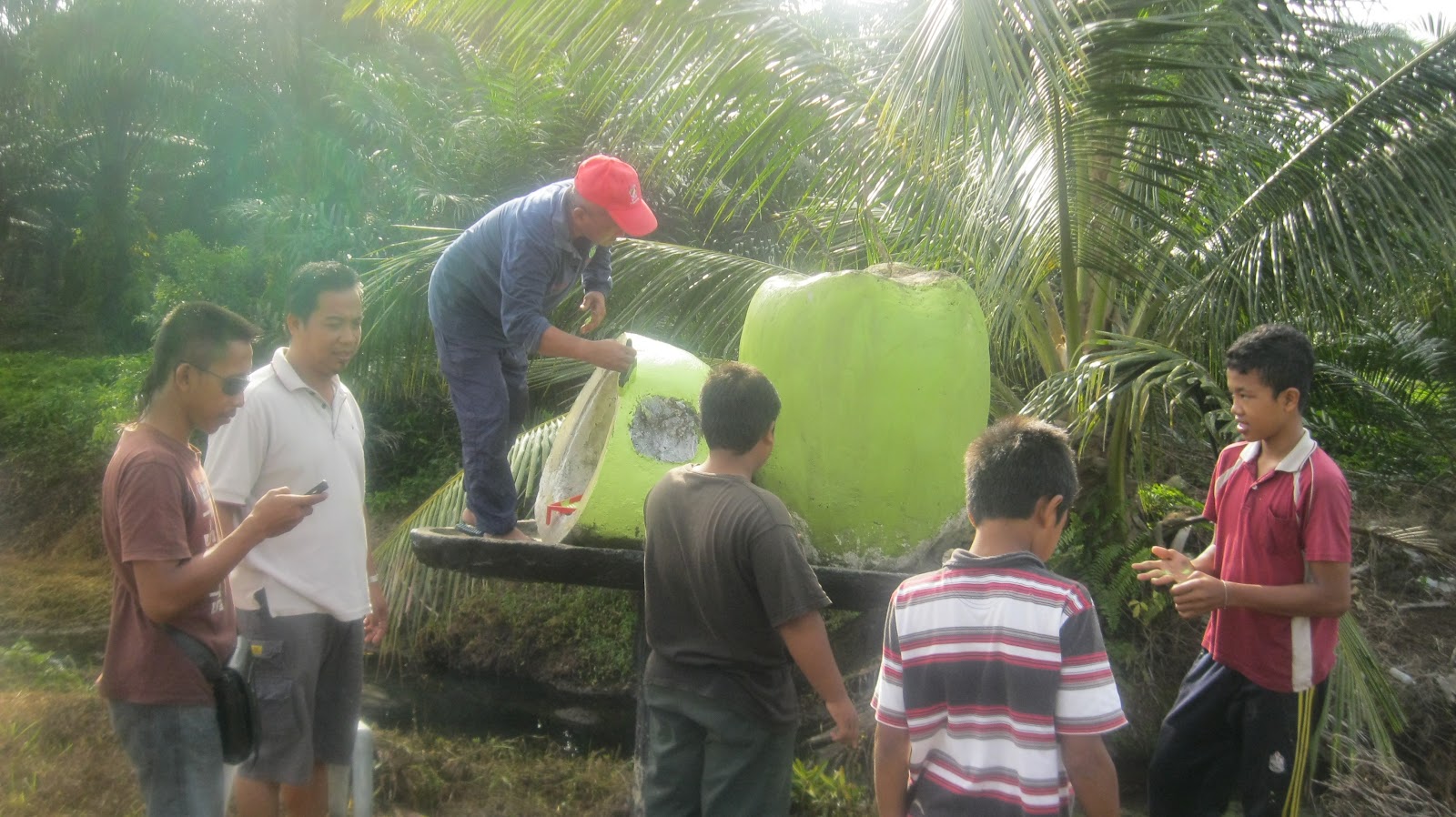 KAMPUNG PARIT PANJANG KAWASAN 8: GOTONG ROYONG MEMBERSIHKAN MASJID DAN ...
