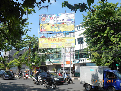 Panggung Spanduk Event OPEN HOUSE SWISS GERMAIN UNIVERSITY @ Aston ...