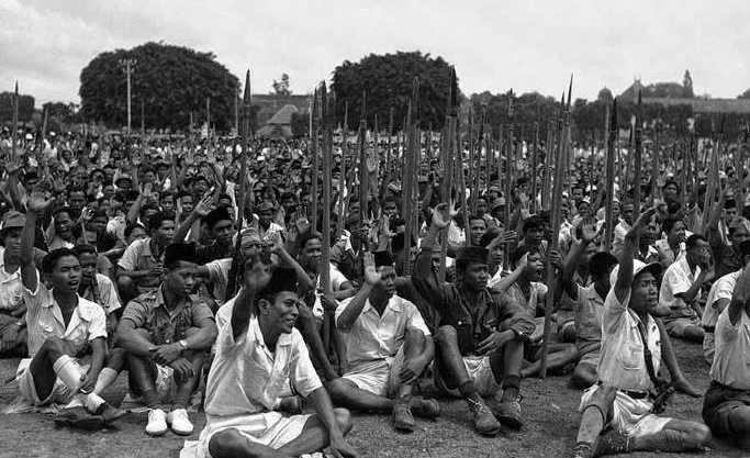 SEJARAH PERJUANGAN SANTRI MELAWAN PENJAJAH | ghofar SEJARAH PERJUANGAN SANTRI MELAWAN PENJAJAH | ghofar