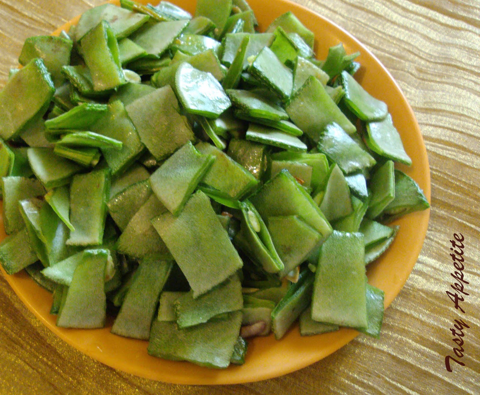 Avarakai Poriyal / Broad Beans Fry / Indian Beans Fry