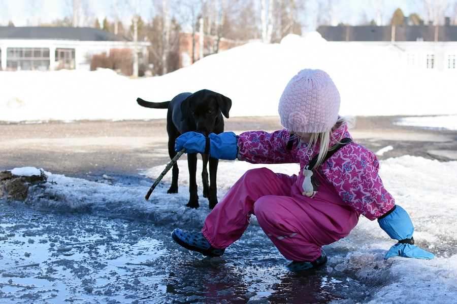 Valkoisen kartanon elämää: Lätäkköleikit