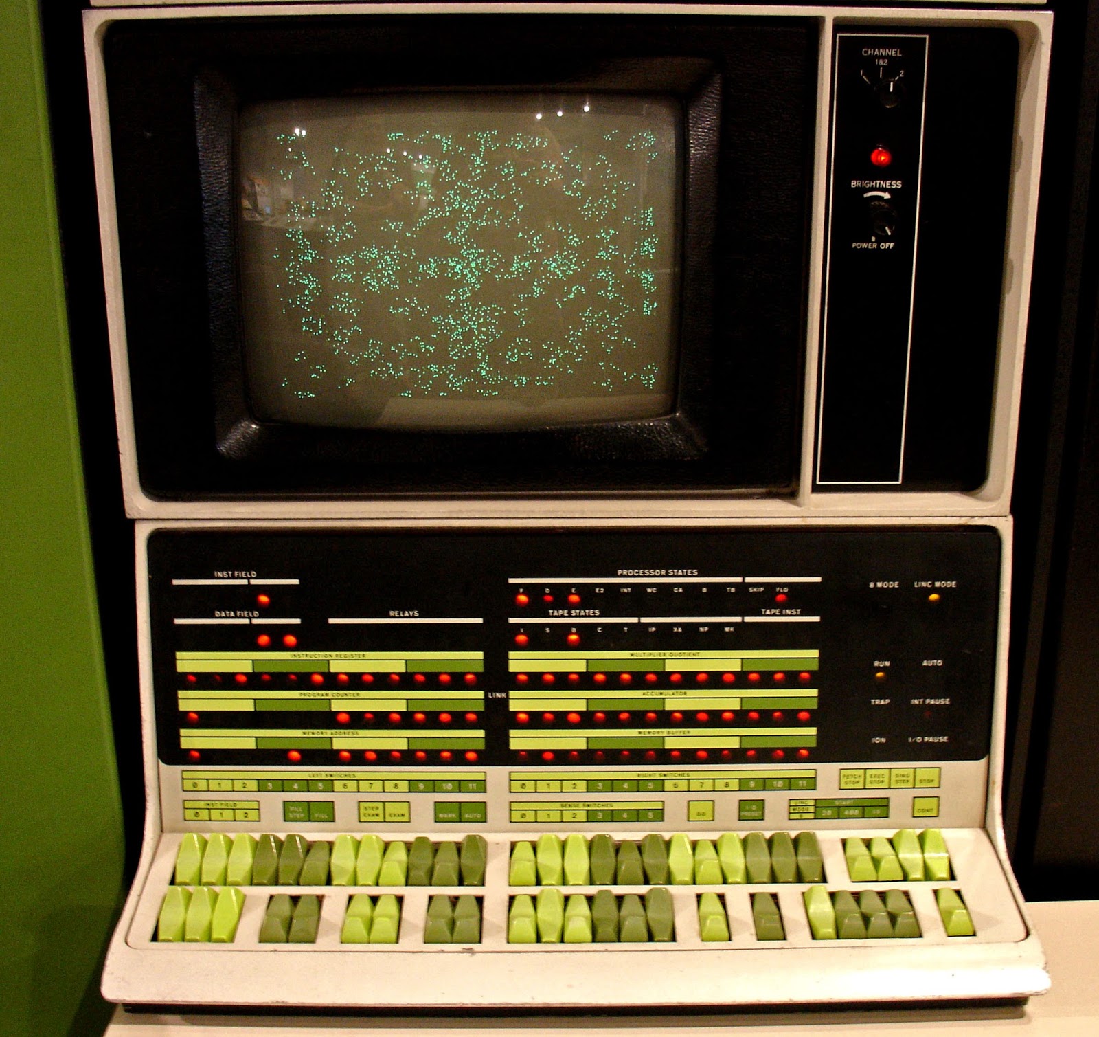 Magnolia Preparatory Academy: Living & Loving Computers