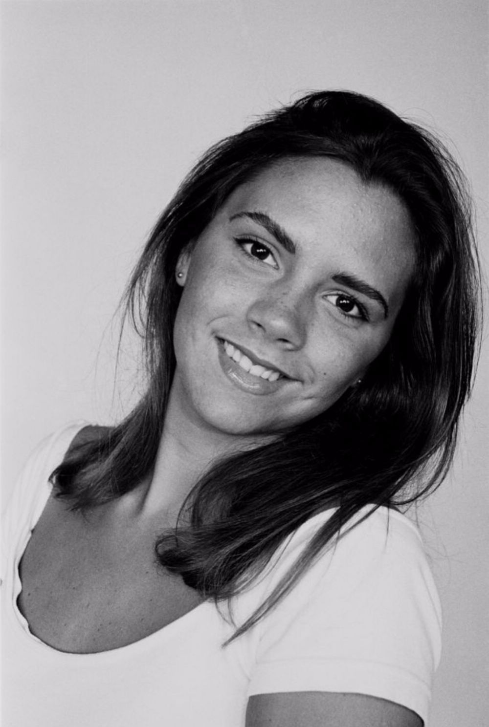 Rare Photographs of Victoria Beckham From a 1992 Photoshoot | Vintage ...