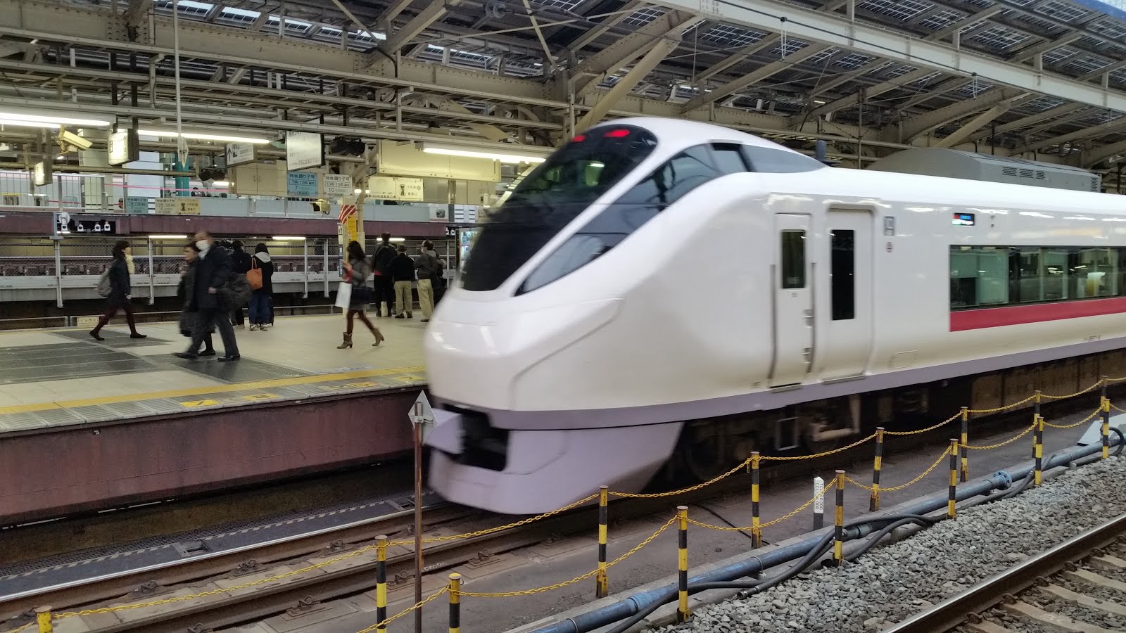 お気楽 鉄道の部屋: E657系の仮面？