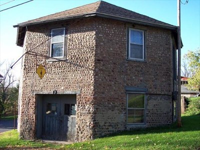Priscilla Kibbee: Octagonal Cobblestone Buildings