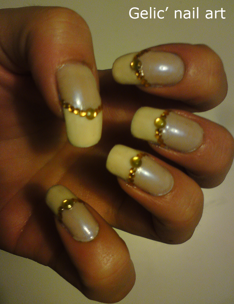 Gelic' nail art: Classical french manicure with yellow rhinestones