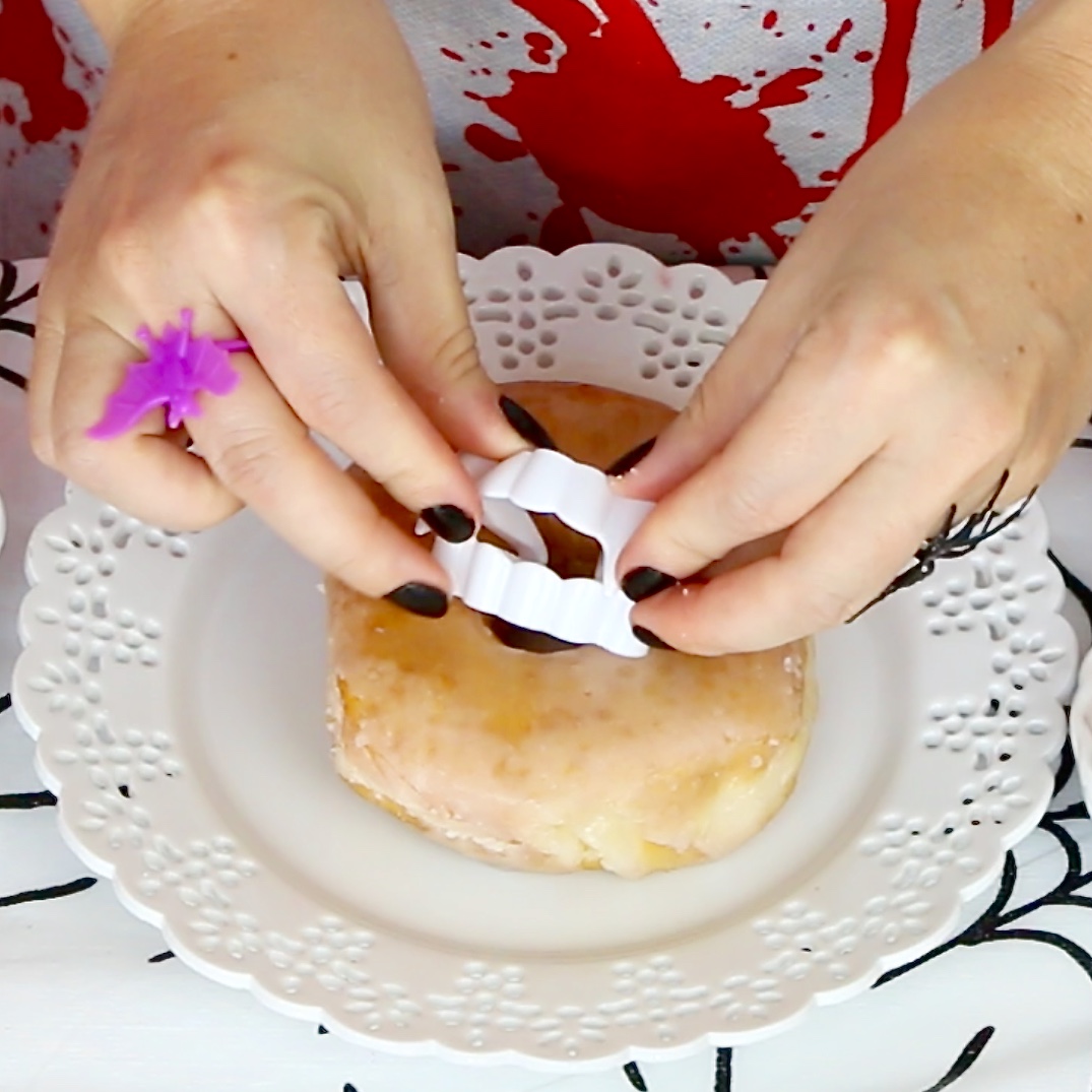 {VIDEO} Halloween Vampire Doughnuts (Dracula Donuts) - The Lindsay Ann