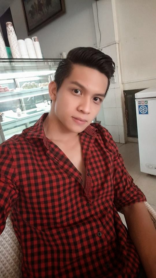 M y a n m a r H u n k s: Nay Win @ Selfie