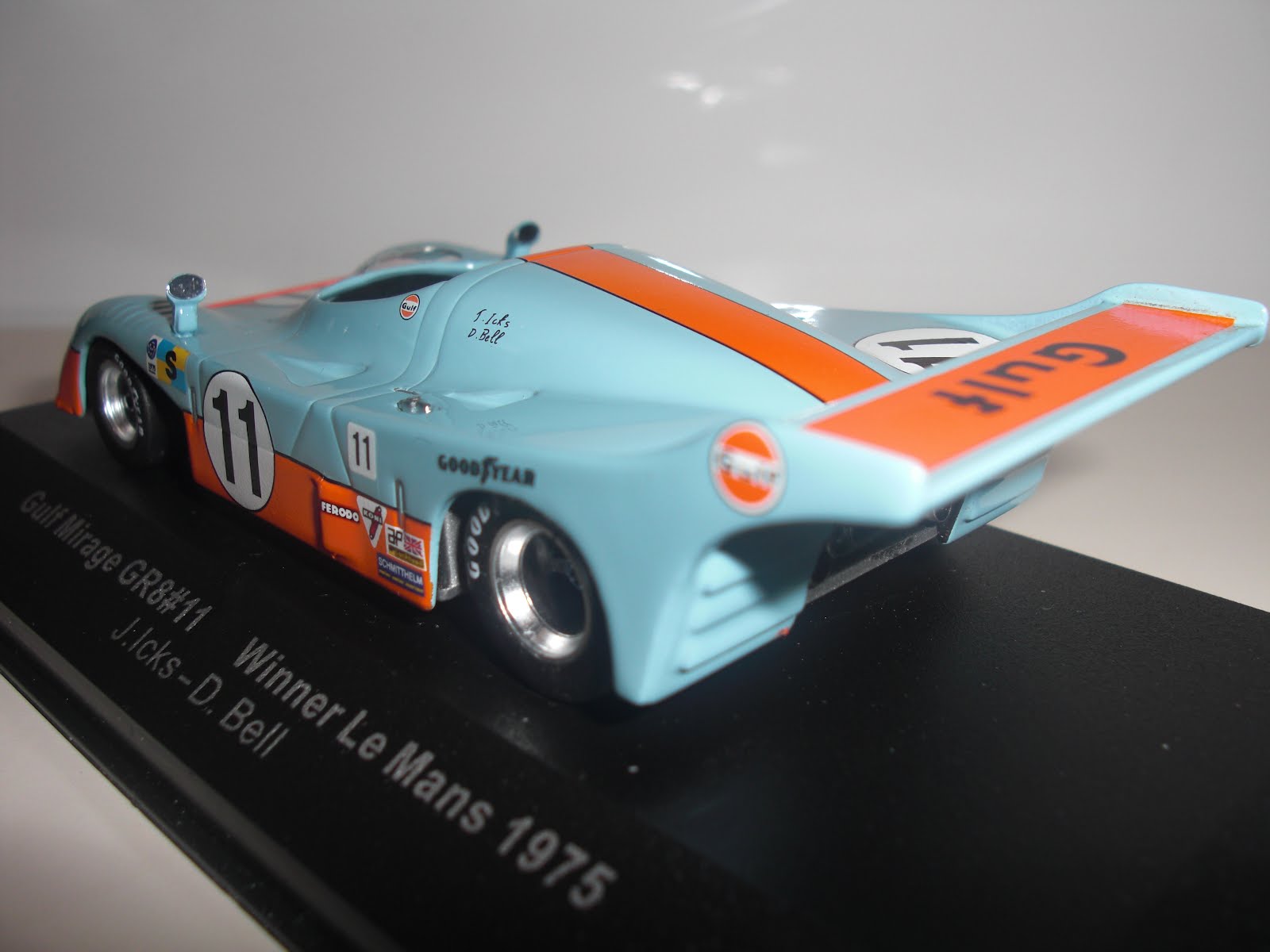 24 Heures du Mans: Gulf Mirage GR8 #11 Winner Le Mans 1975 J. Icks - D ...
