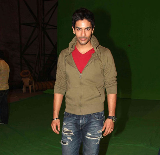 2011 FALTU Hindi Movie First Look Of Trailer | 2011 FALTU Hindi Movie ...