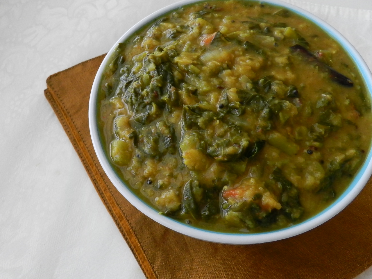 Raajis kitchen: Thotakura pappu - Amaranth leaves