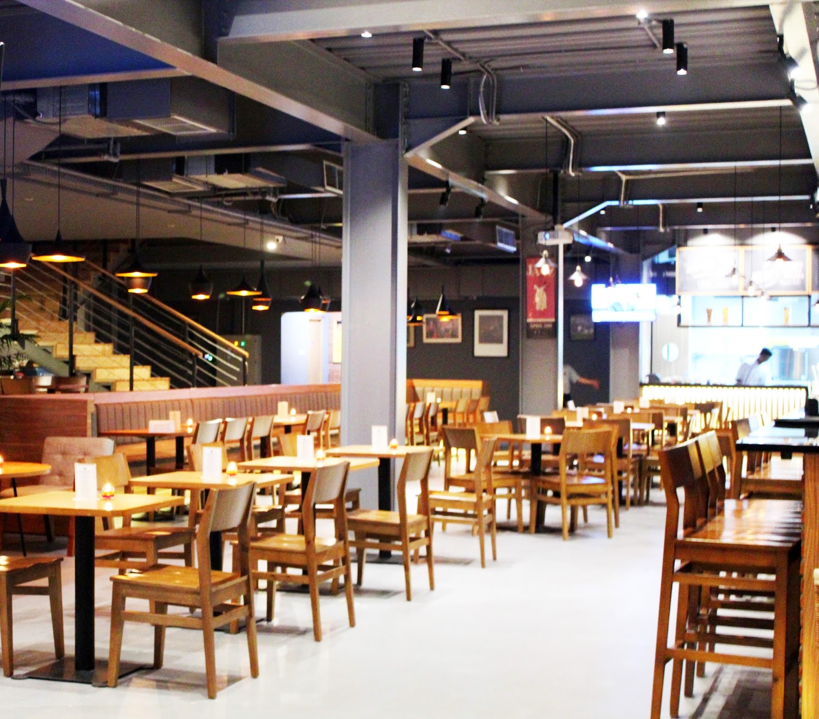 INTRO JAZZ BISTRO & CAFE