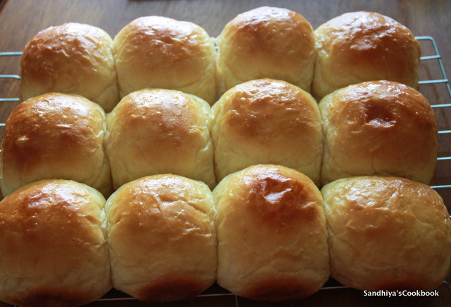 Sandhiya's Cookbook: Home made Pav bread | Pav bread using Tangzhong method