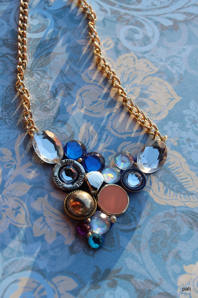 Sisters things: Recycling necklaces :)