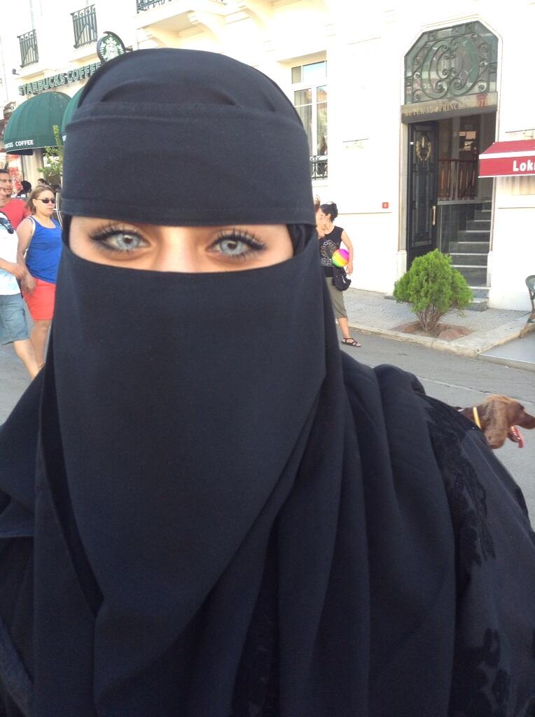 Empty Nest Expat: Saudi Blue Eyes