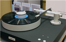 The Vinyl Anachronist: Bergmann Magne turntable at AXPONA