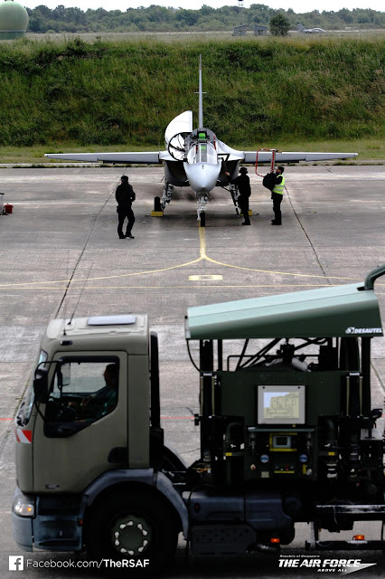 Full Frame: Grooming Fast Jet Jockeys : Alenia Aermacchi M-346 Advanced ...
