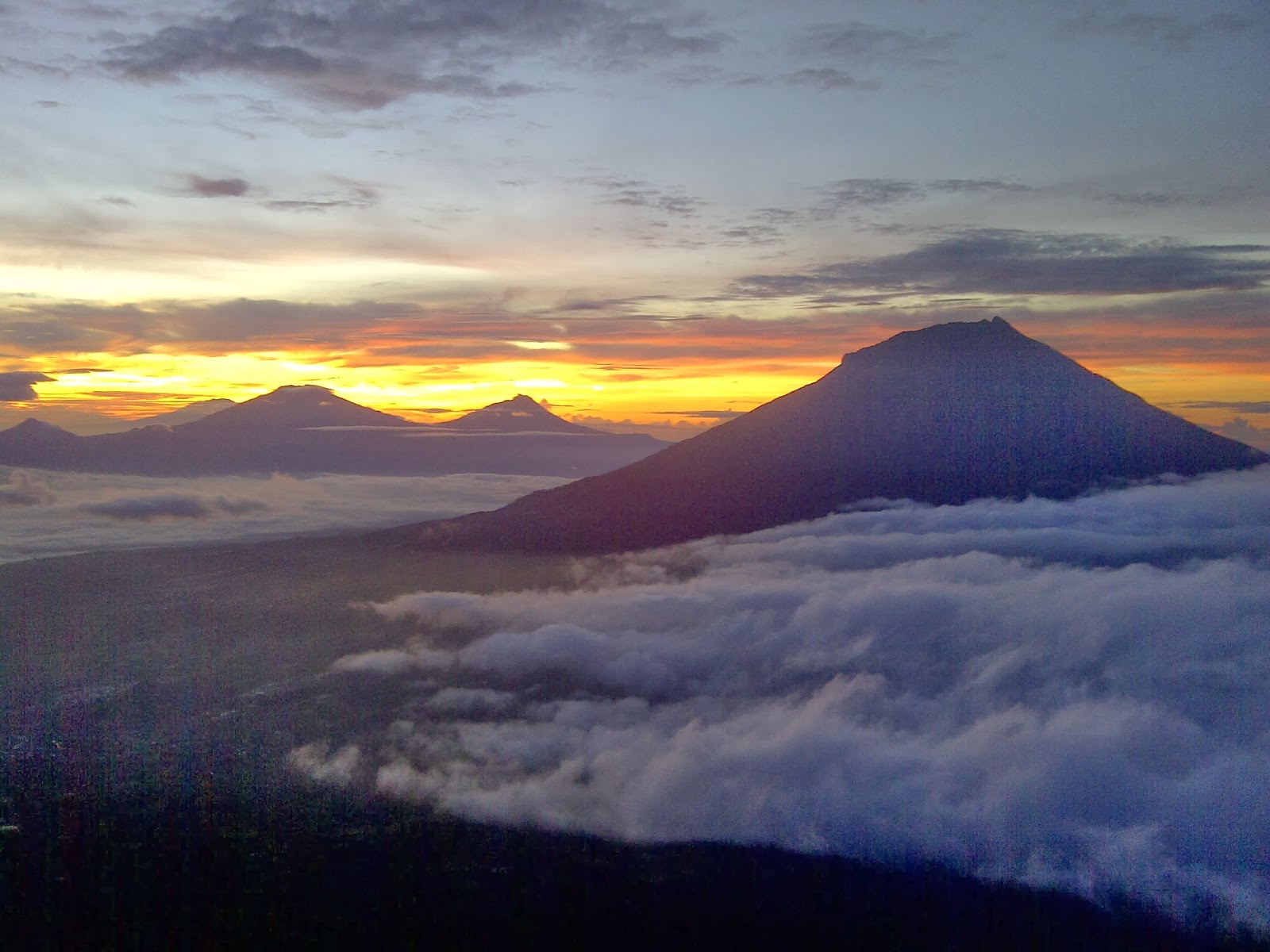 Jaya Giri' (salam alam Indonesia): Gunung Sindoro (Pendakian Jalur Kledung)