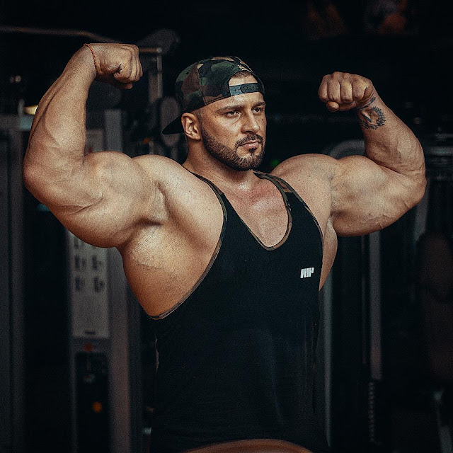 Muscle Lover: Hungarian huge bodybuilder Krisztian Bereczki