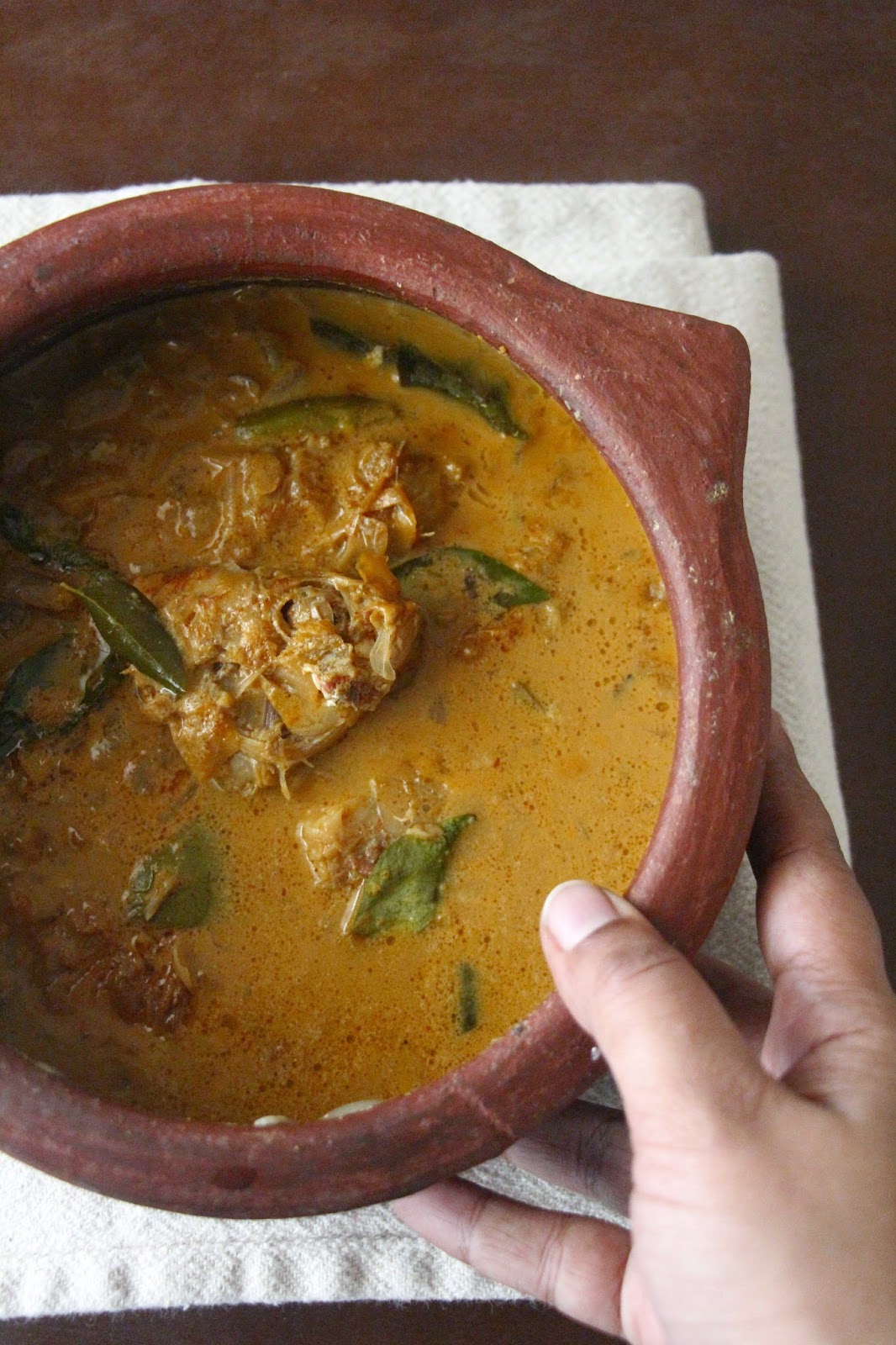 Meenum Mangayum Chaar (Fish & Raw Mango Curry)
