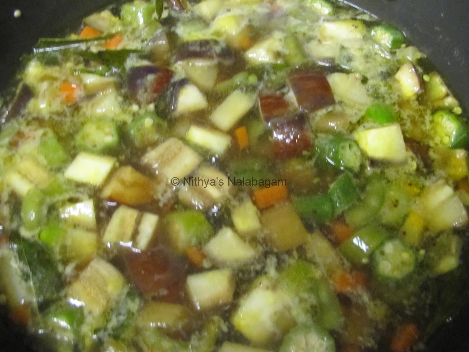 Kadamba Kuzhambu | Mixed Vegetable Kuzhambu |Nithya's Nalabagam