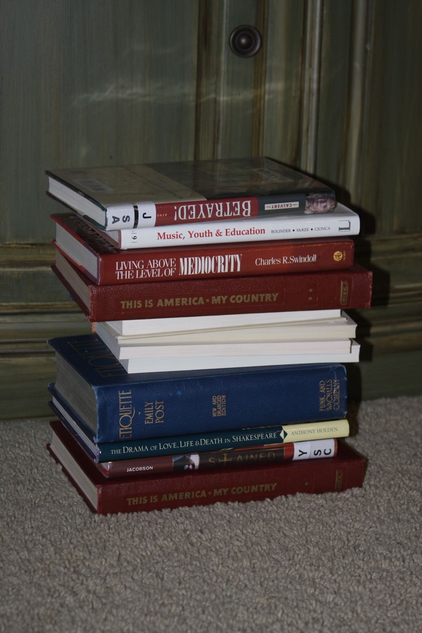 I really should be sleeping....: Book Bundles {quick tutorial}