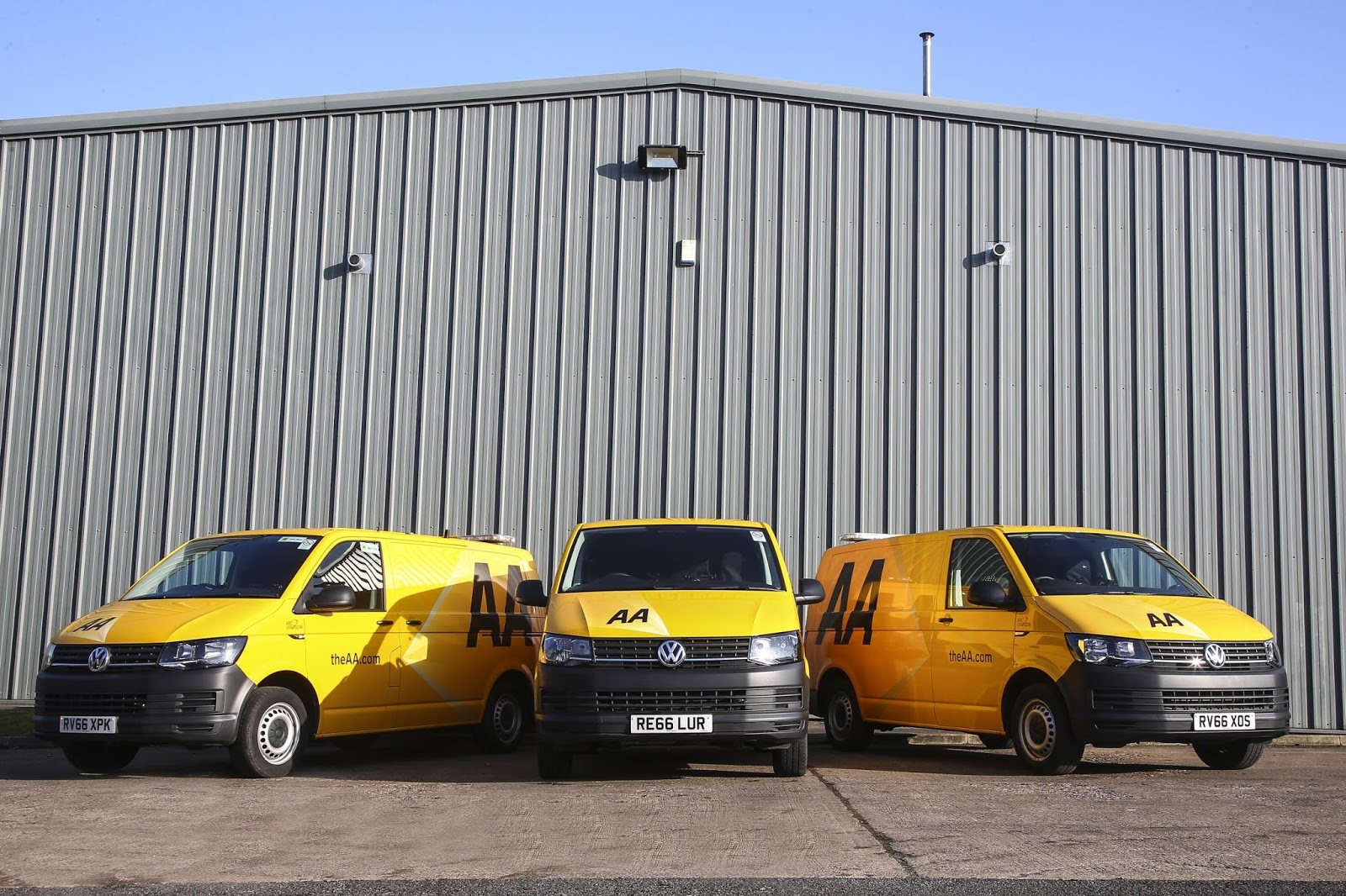 The Motoring World: The AA takes a further 158 VW Transporter vans over ...