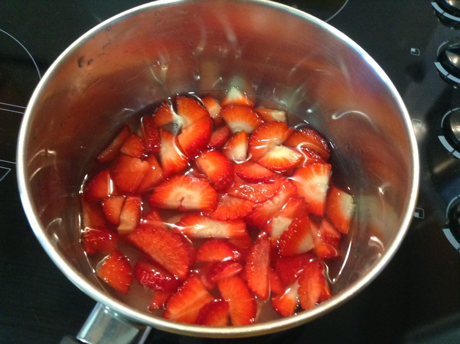 CoCiNa PaRa DuMMieS: DeViL'S FooD STRaWBeRRY CaKe