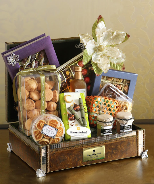 HARI RAYA CAKES AND HAMPERS AT LEMON GARDEN 2GO, SHANGRI-LA HOTEL ...